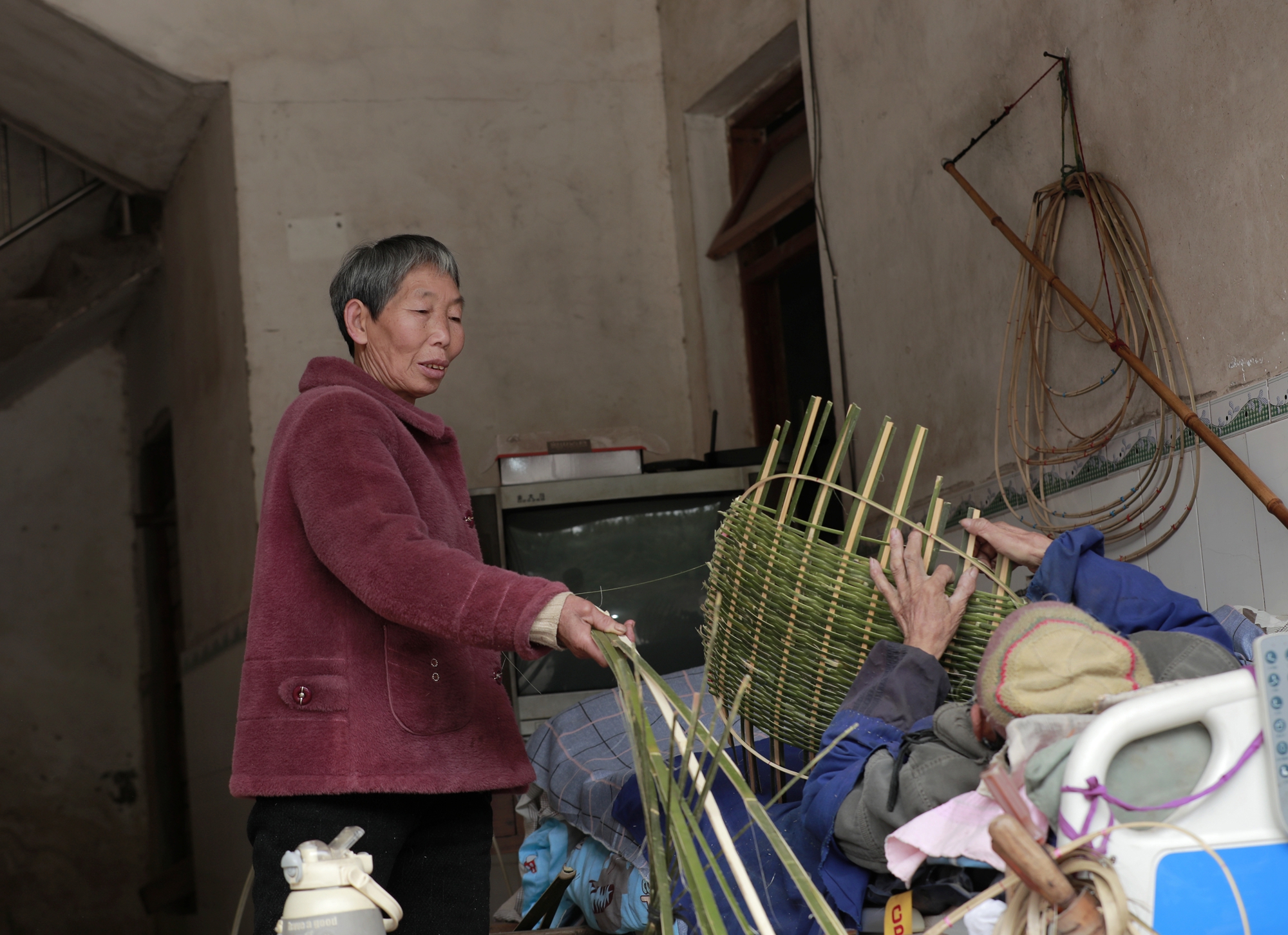 C视频丨22年守护瘫痪丈夫，泸州农妇段秀芬获“四川好人”_四川在线